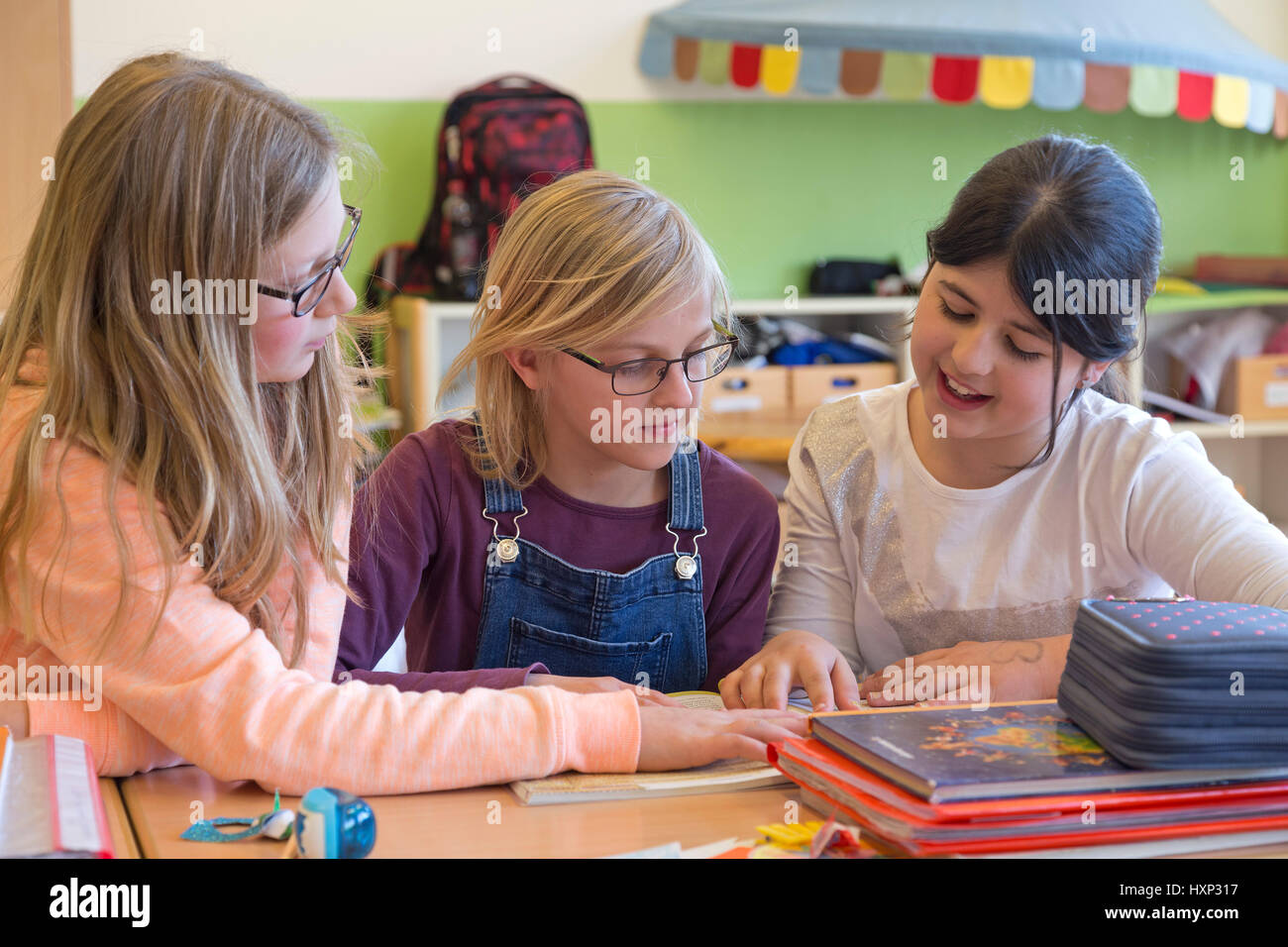 three girls working together at primary school Stock Photo - Alamy