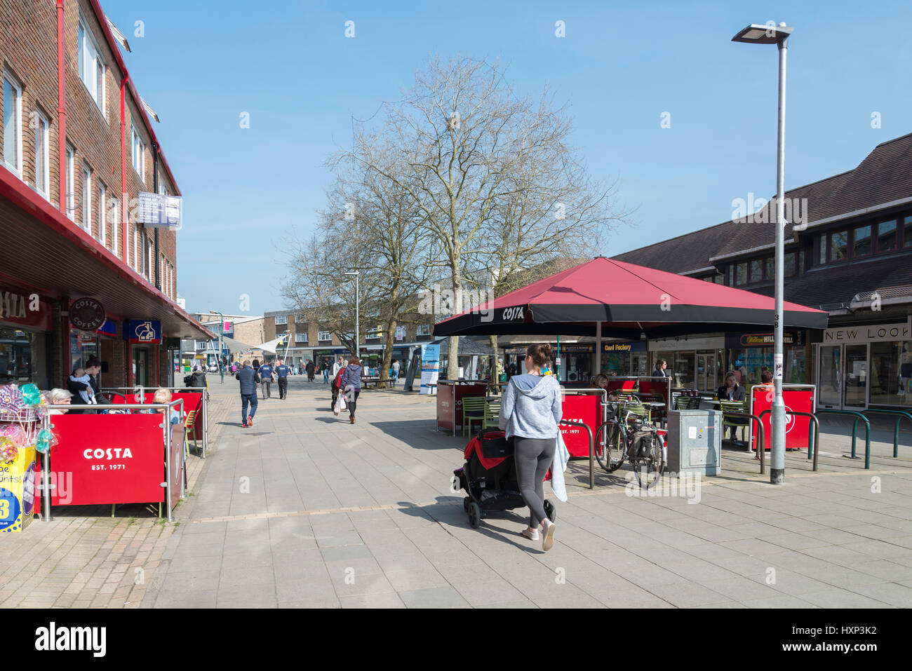 Pedestrianised town centre, Crockhamwell Road, Woodley, Berkshire ...