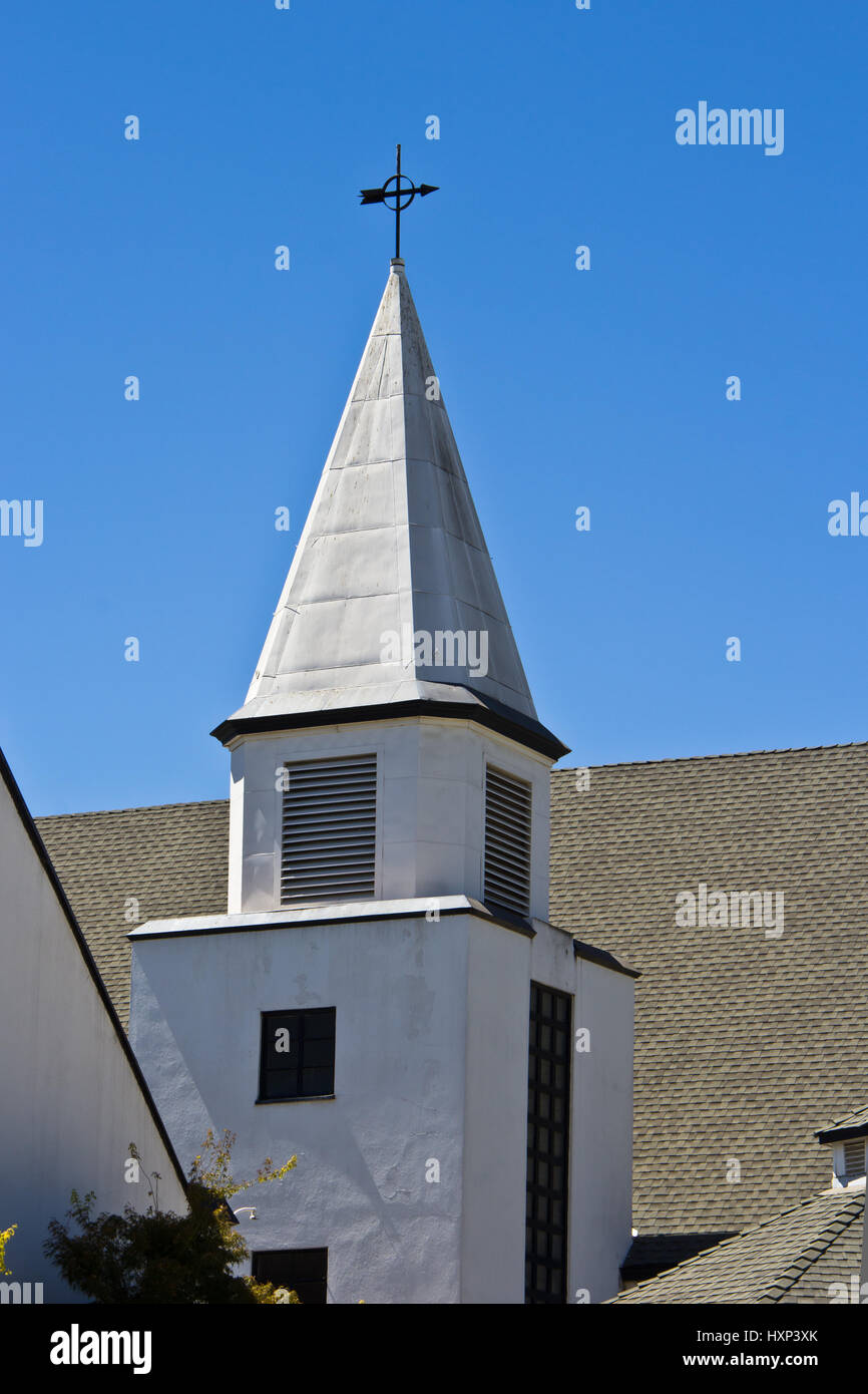Church steeple cross on top hi-res stock photography and images - Alamy