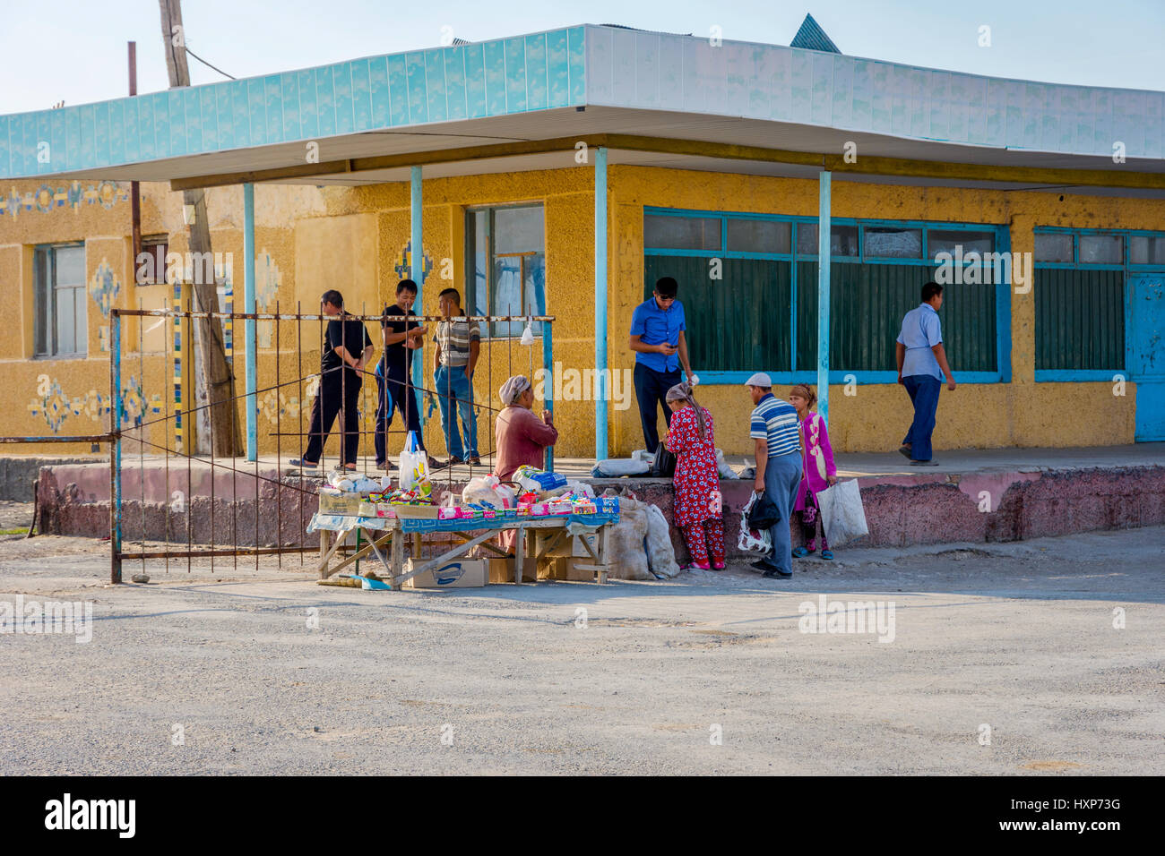 Bus stand sign hi-res stock photography and images - Alamy