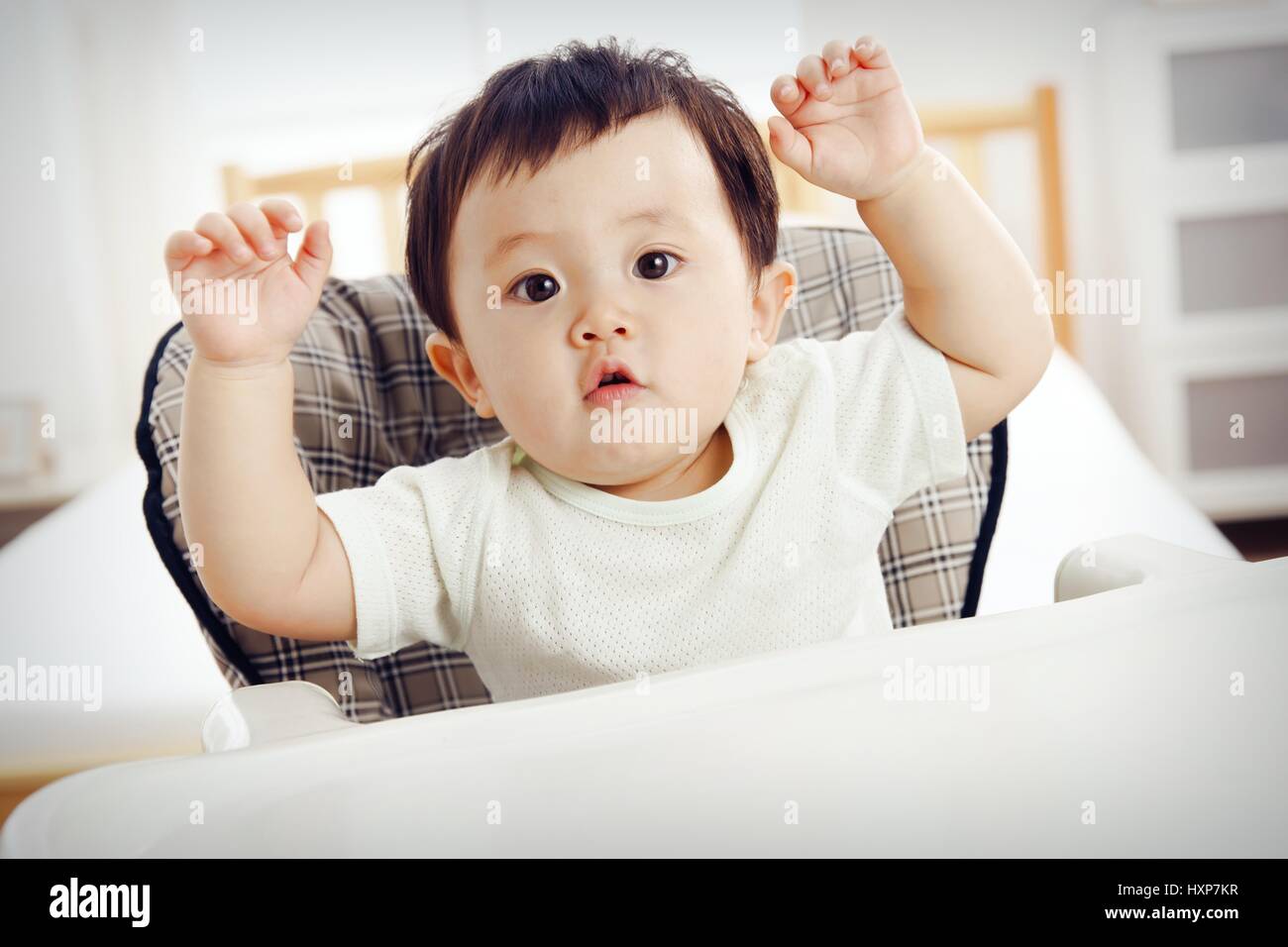 Baby high up in arms hi-res stock photography and images - Alamy