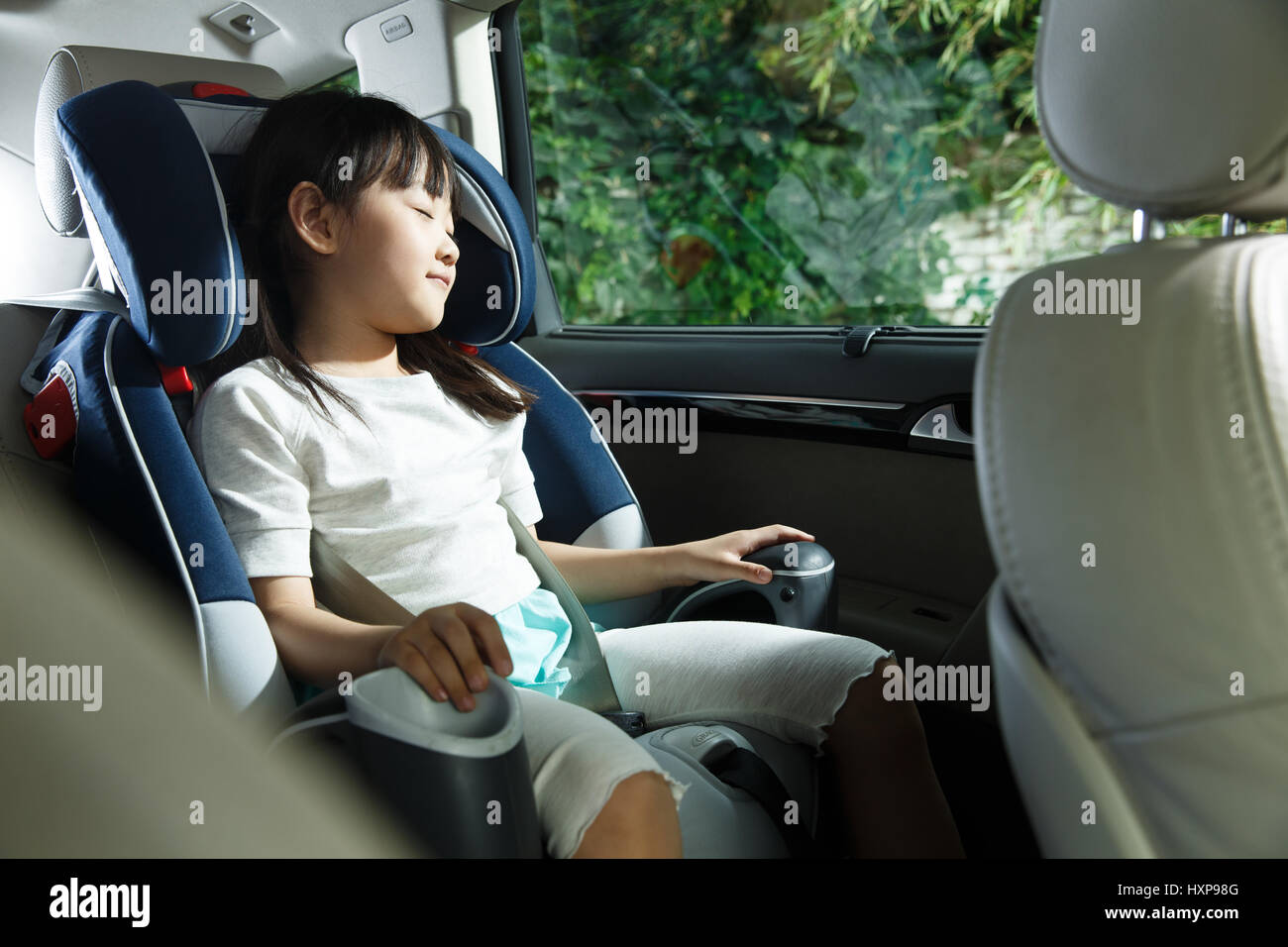 Girl sleeping back seat car hi-res stock photography and images - Alamy