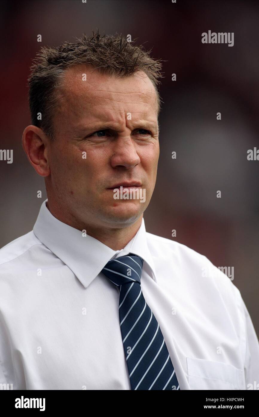 KINGSLEY JONES SALE SHARKS DIRECTOR OF RUGBY STADE MUNICIPAL TOULOUSE ...