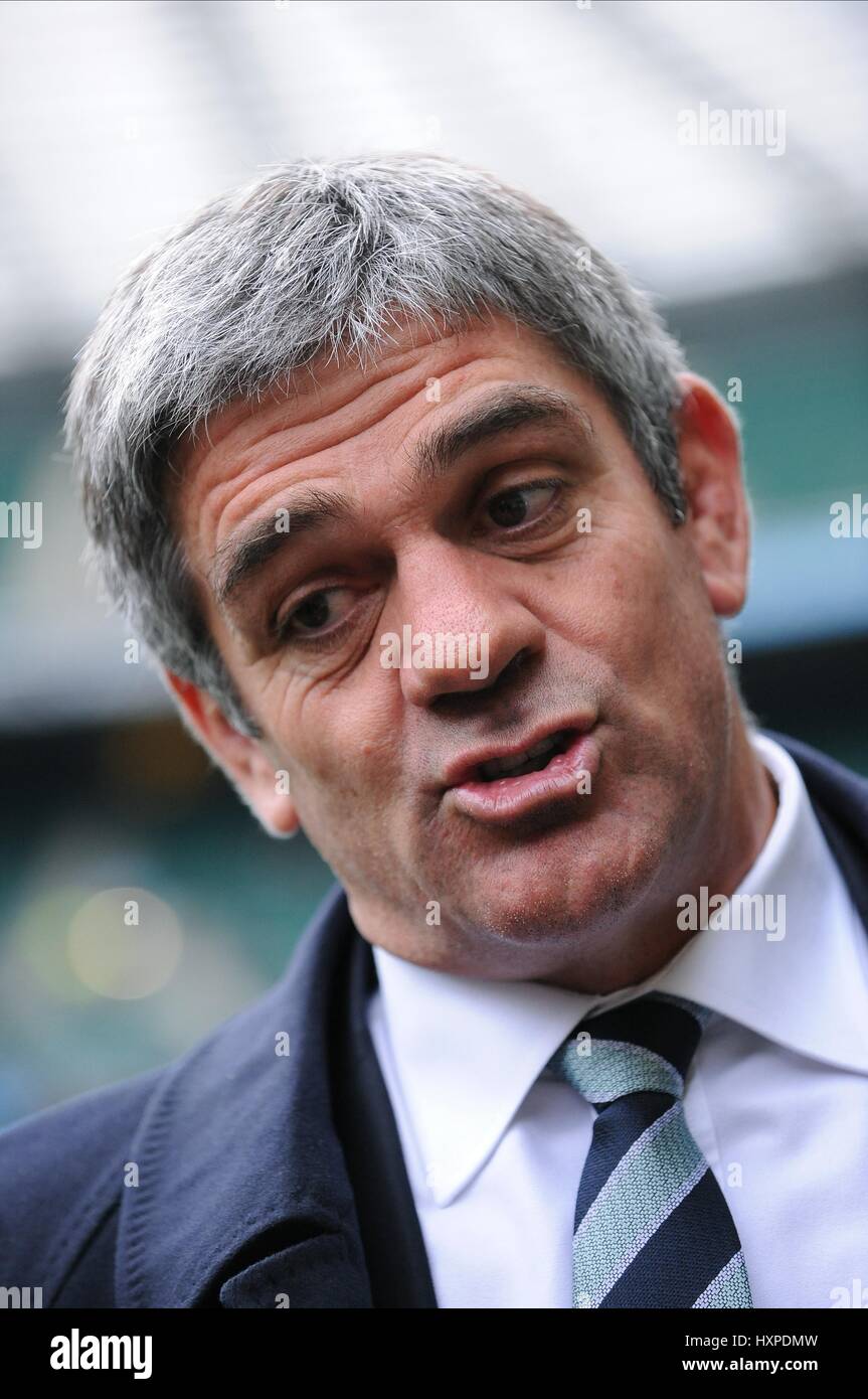 NICK MALLETT BARBARIANS & ITALY RU COACH TWICKENHAM LONDON ENGLAND 05 ...