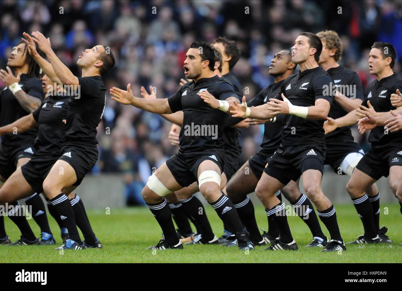 NEW ZEALAND HAKA BARBARIANS V NEW ZEALAND TWICKENHAM LONDON ENGLAND 05 ...