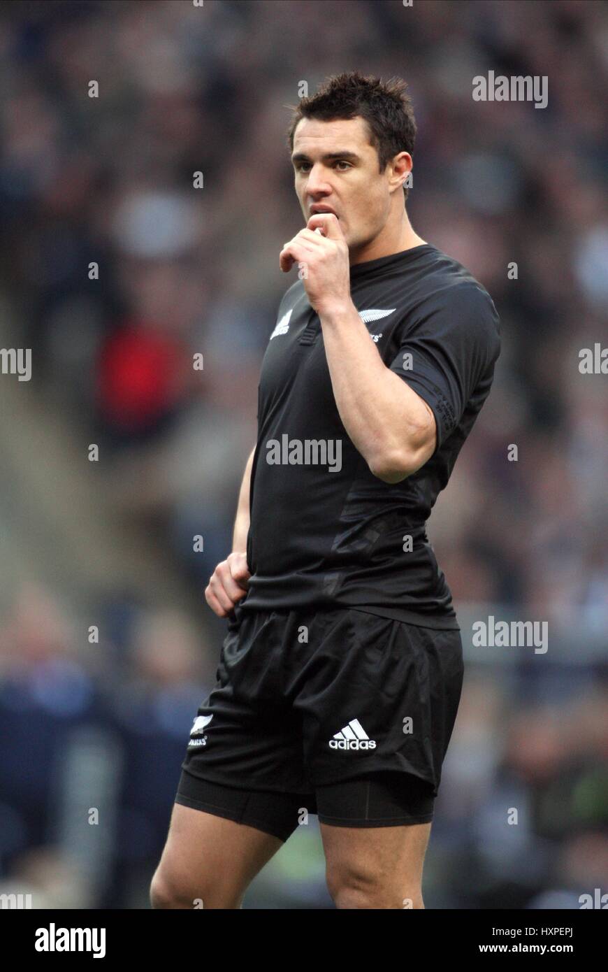 DAN CARTER NEW ZEALAND RU TWICKENHAM LONDON ENGLAND 29 November 2008 ...