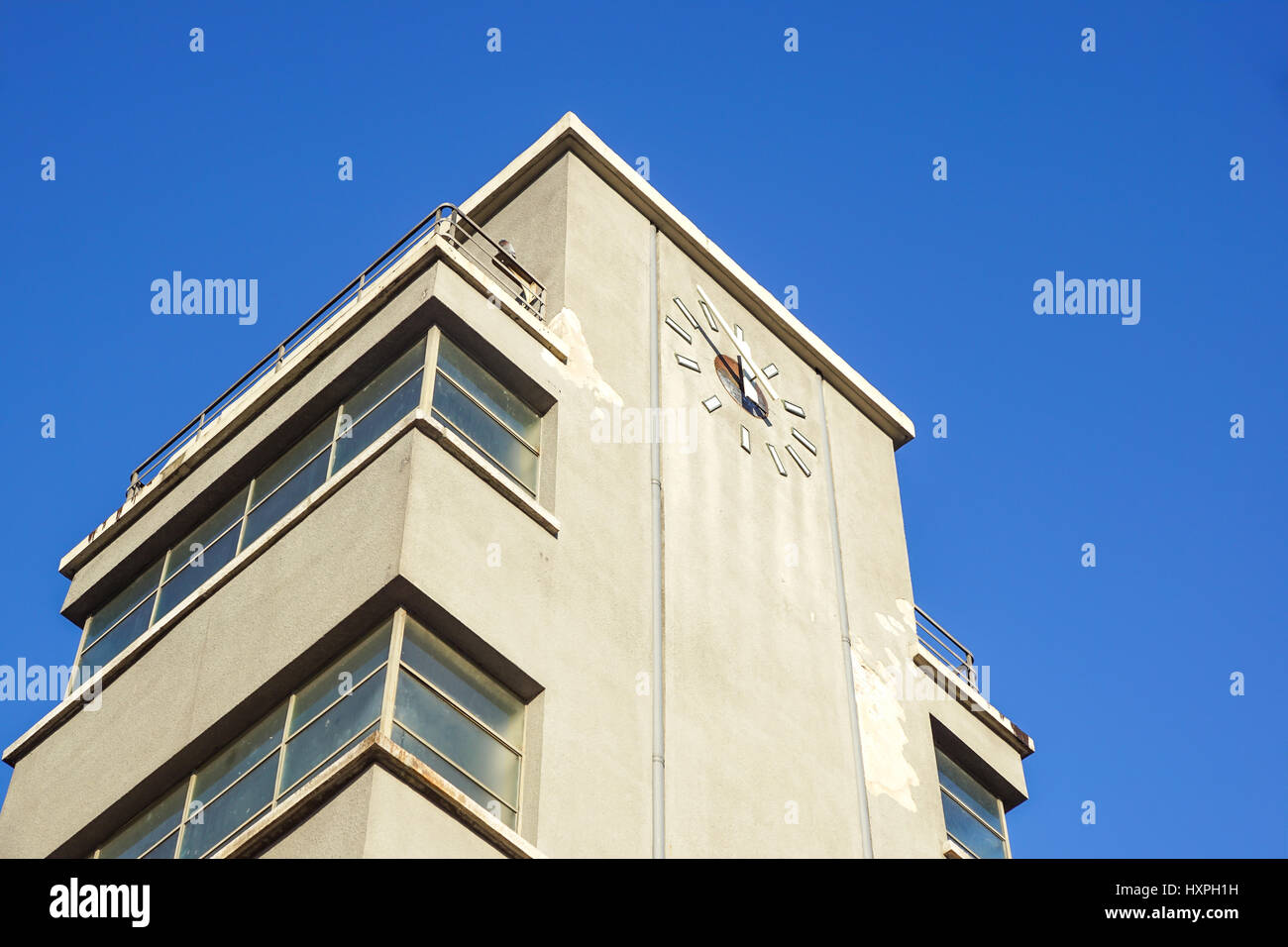 Building from below with sky in the background Stock Photo - Alamy