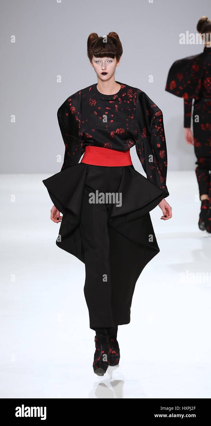 Fashion scout top models hi-res stock photography and images - Alamy