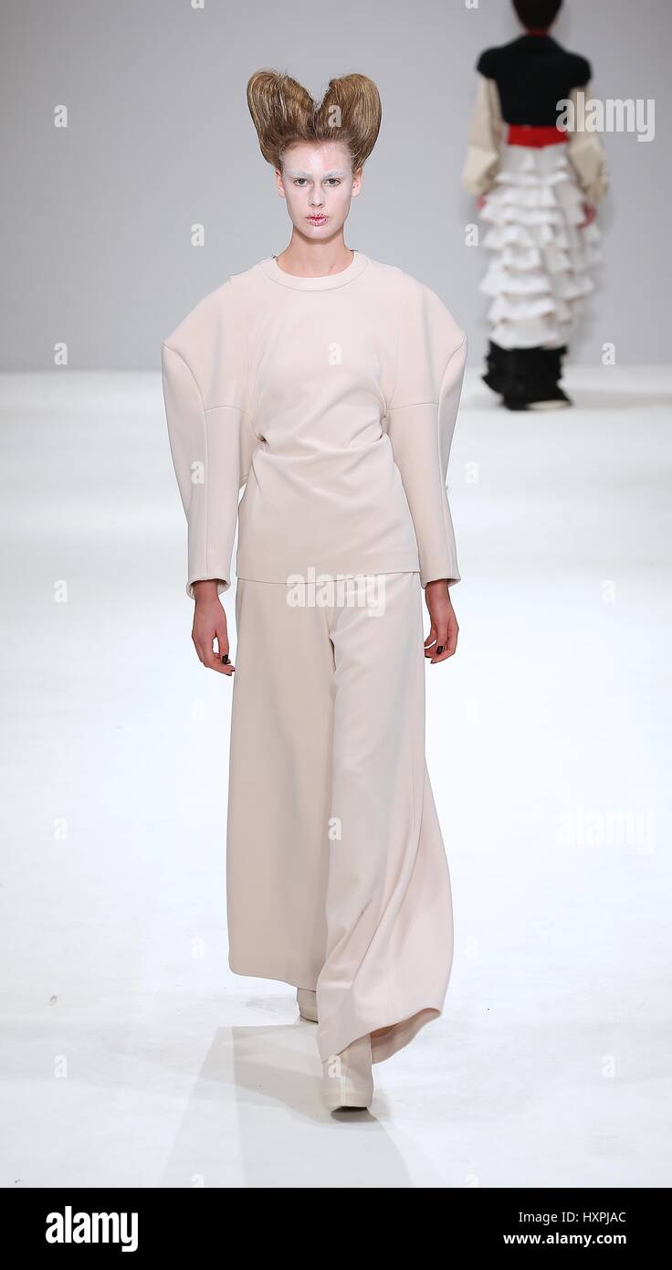 Fashion scout top models hi-res stock photography and images - Alamy