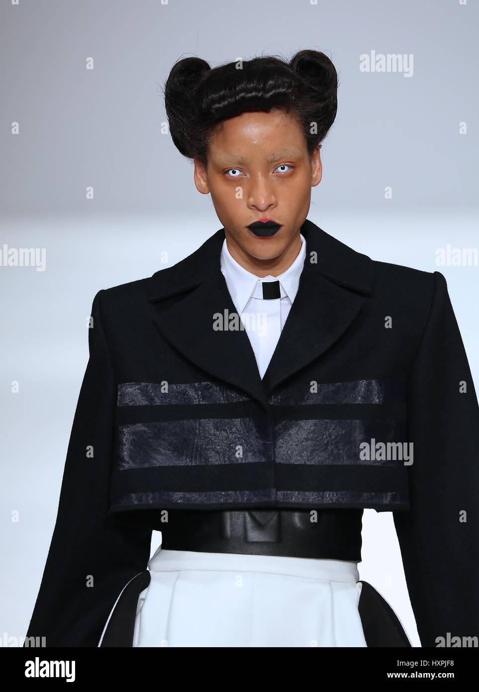 Fashion scout top models hi-res stock photography and images - Alamy