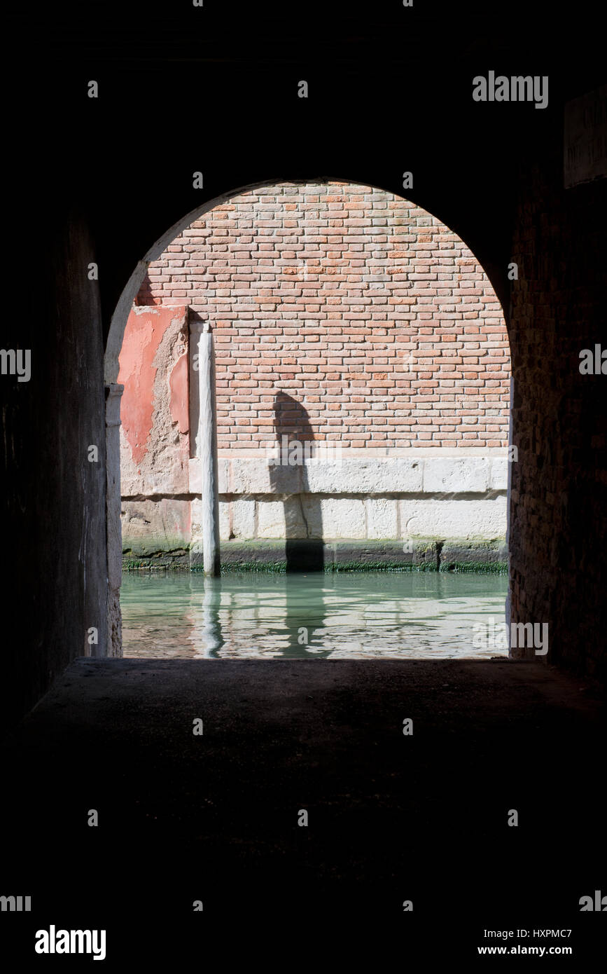 Bricks dark colour hi-res stock photography and images - Alamy