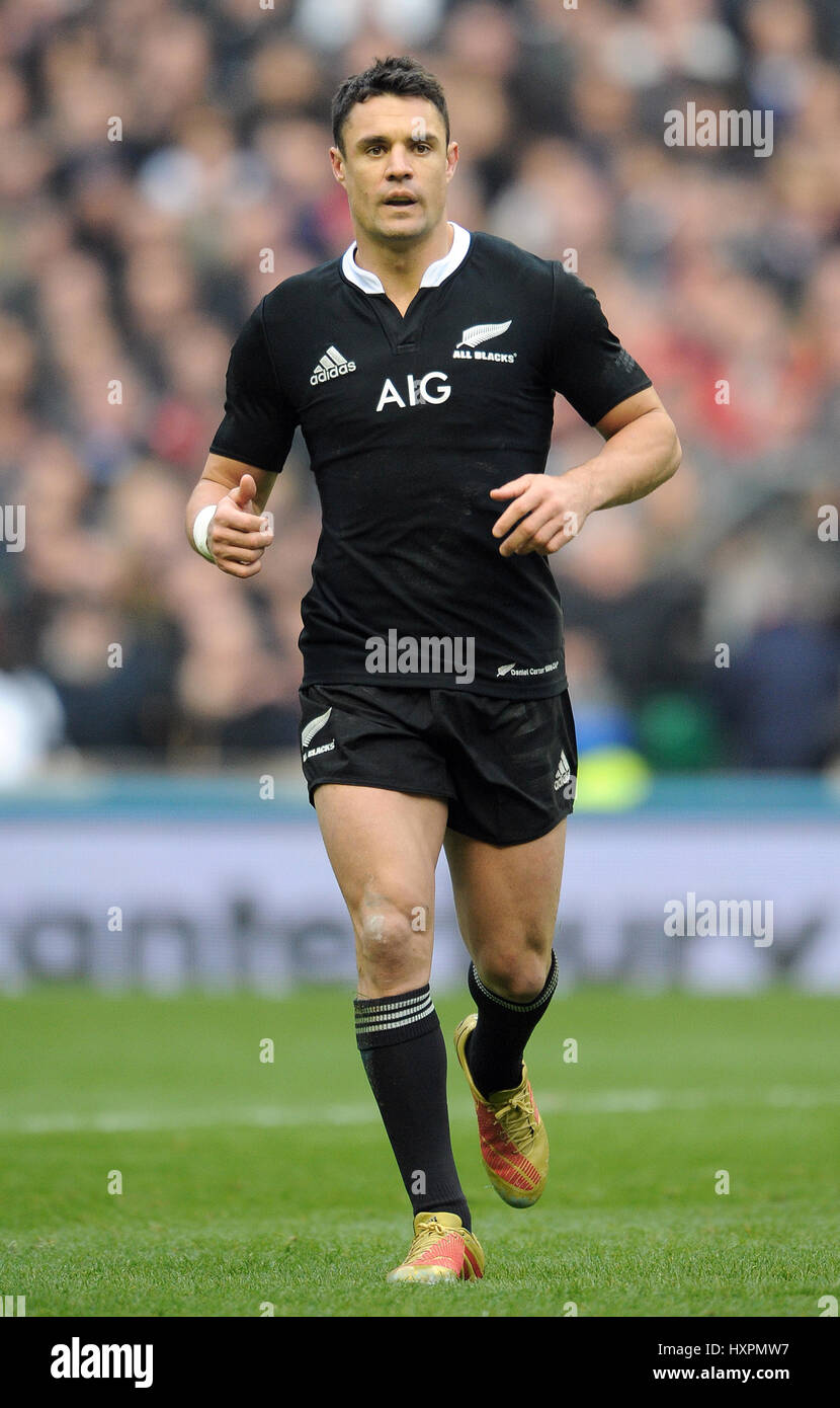 DAN CARTER NEW ZEALAND RU NEW ZEALAND RU TWICKENHAM LONDON ENGLAND 16 ...