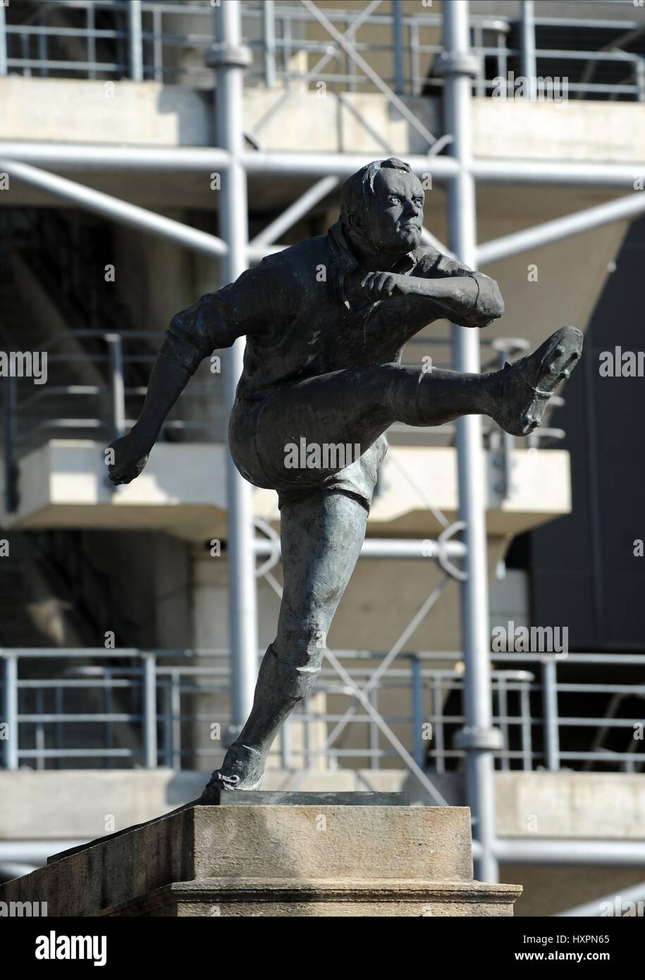 TWICKENHAM STATUE TWICKENHAM STADIUM TWICKENHAM STADIUM TWICKENHAM ...