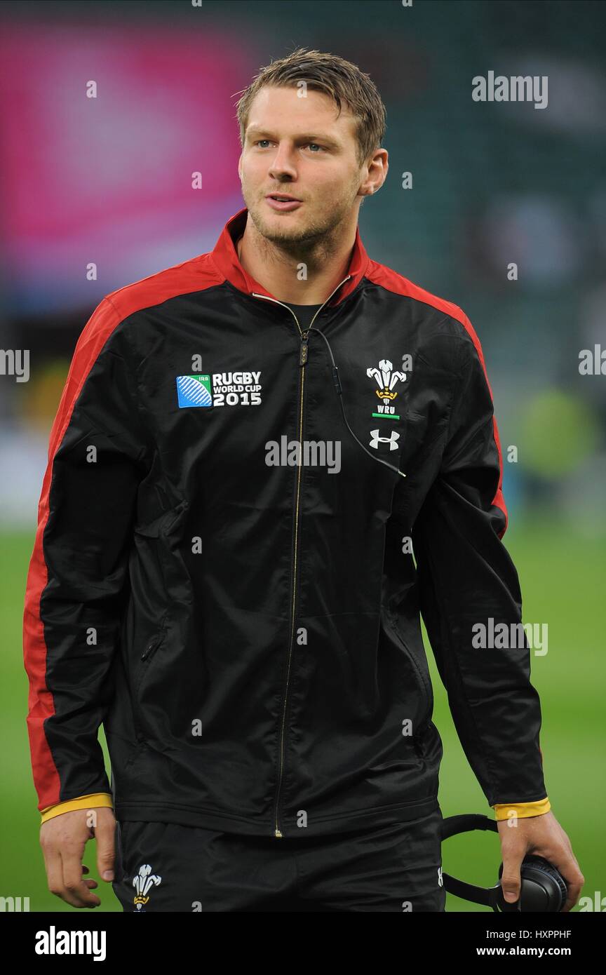 DAN BIGGAR WALES OSPREYS WALES & OSPREYS TWICKENHAM LONDON ENGLAND 26 ...