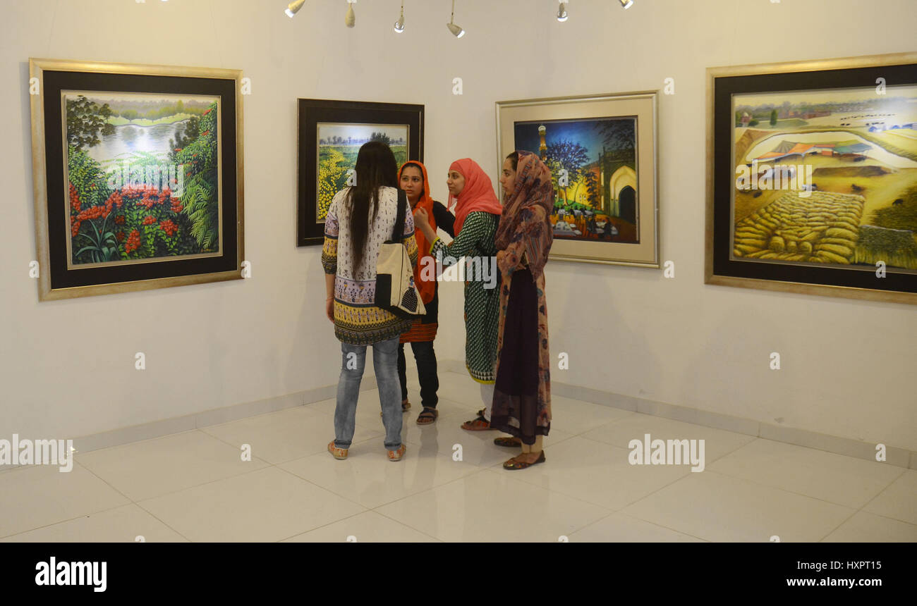 Lahore, Pakistan. 30th Mar, 2017. Pakistani visitors are viewing the ...