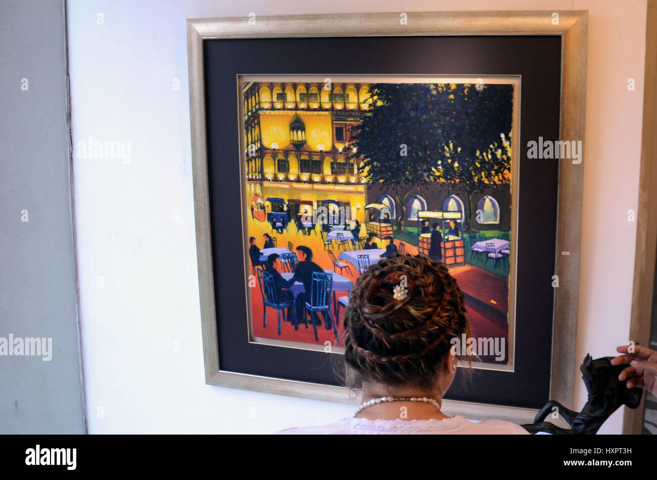 Lahore, Pakistan. 30th Mar, 2017. Pakistani visitors are viewing the ...