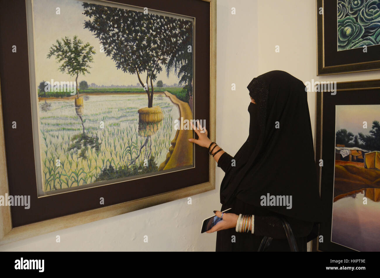 Lahore, Pakistan. 30th Mar, 2017. Pakistani visitors are viewing the ...