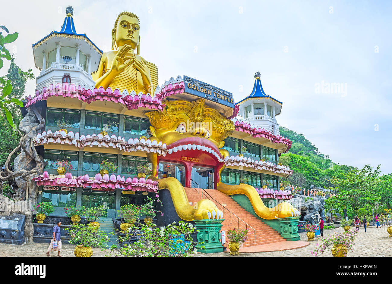 Rangiri dambulla rajamaha viharaya hi-res stock photography and images ...