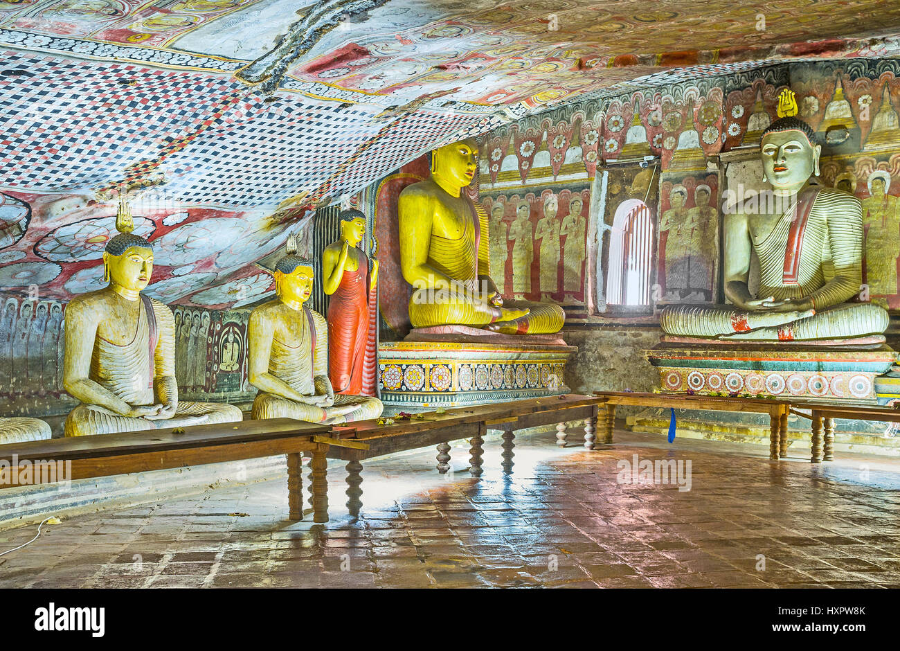 DAMBULLA, SRI LANKA - NOVEMBER 27, 2016: The Maharaja Lena Cave (Great ...