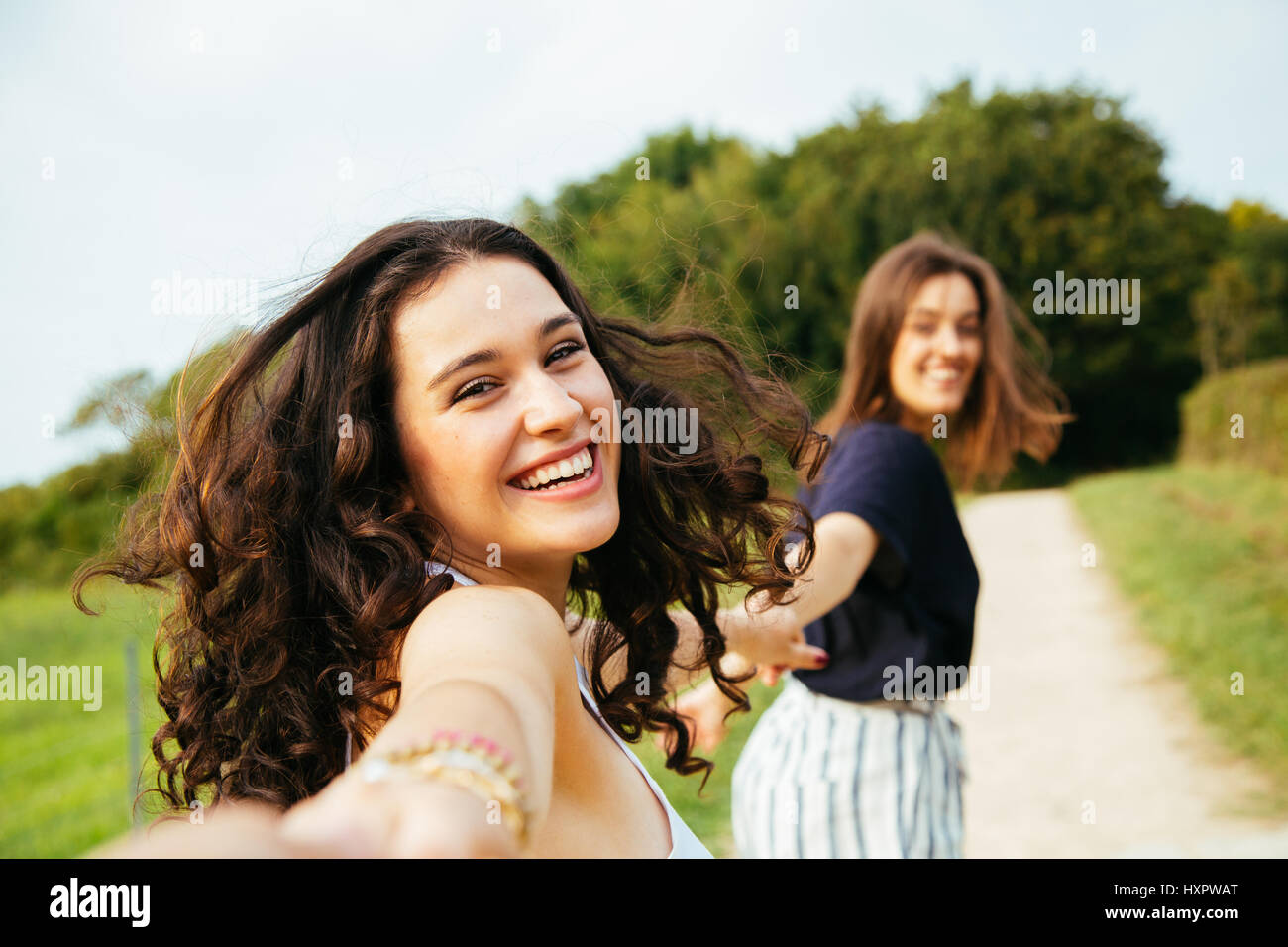 Girls running nature hi-res stock photography and images - Alamy