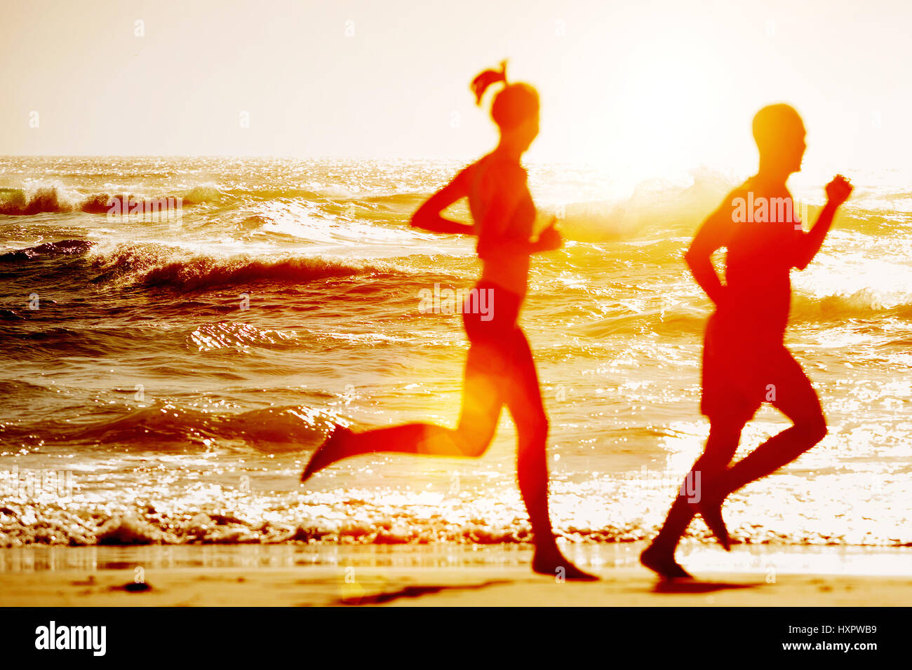 Fitness couple silhouette hi-res stock photography and images - Alamy