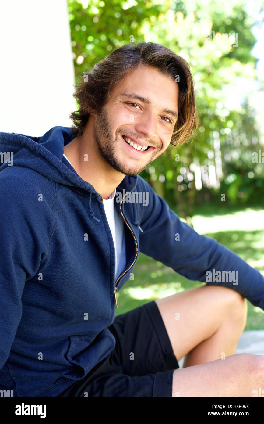 Portrait of young man outside hi-res stock photography and images - Alamy