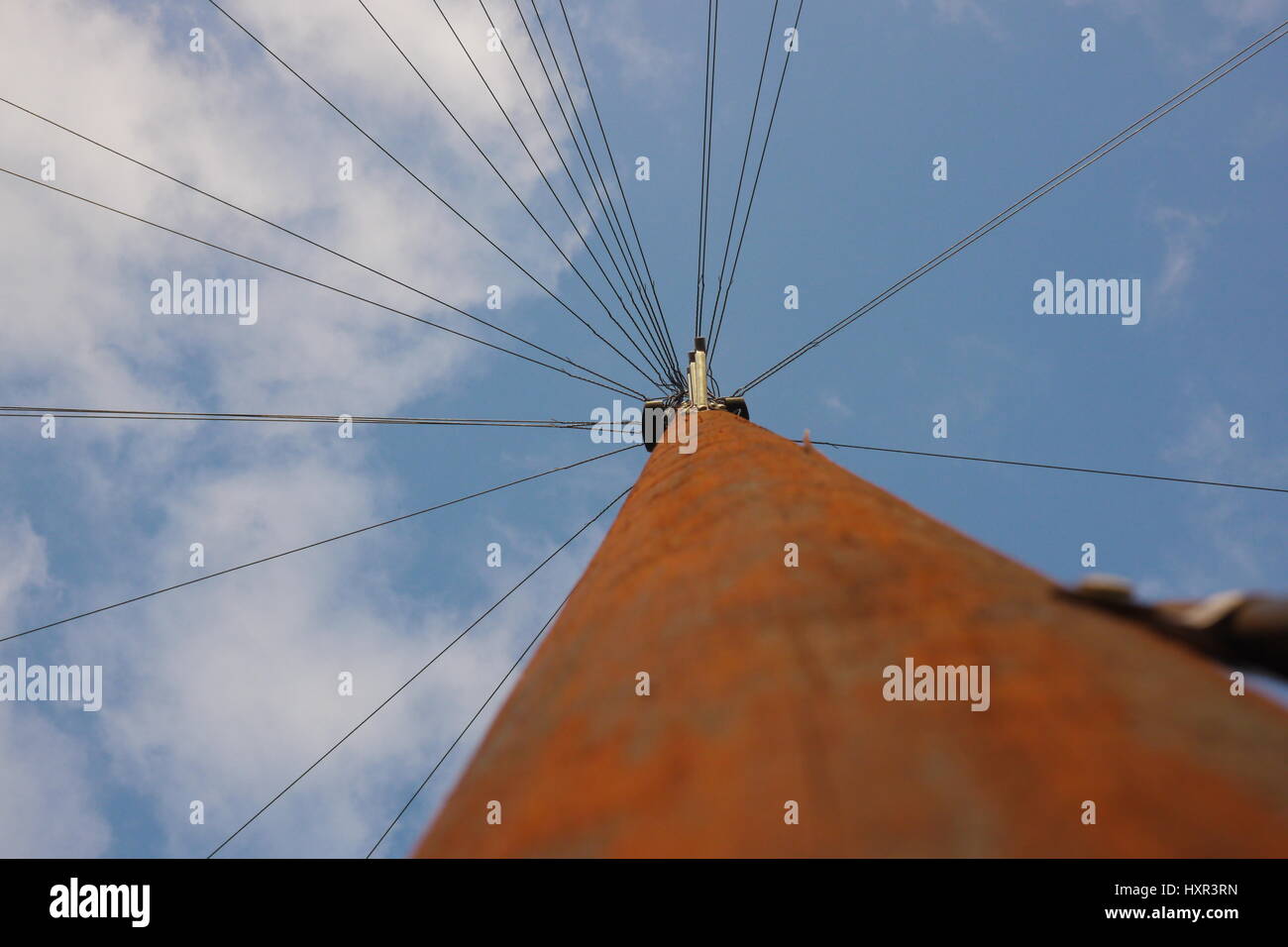 Lamp post. A lamp post with electrical wire Stock Photo - Alamy