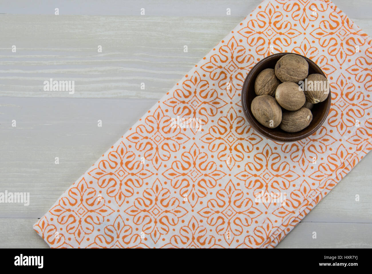 Nutmeg in white bowl close hi-res stock photography and images - Alamy
