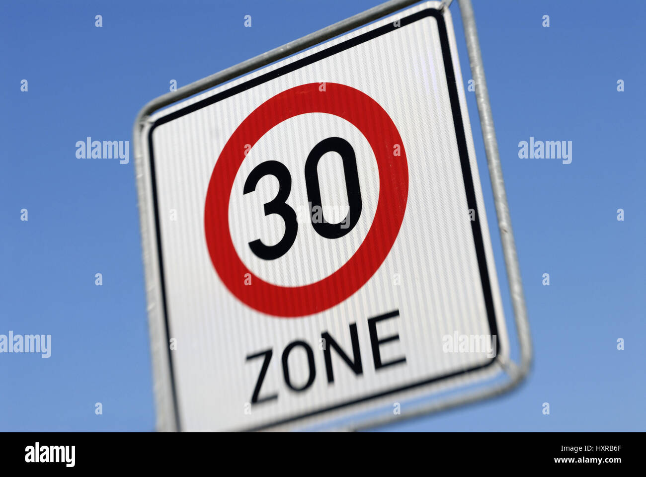 30 zonen schild hi-res stock photography and images - Alamy