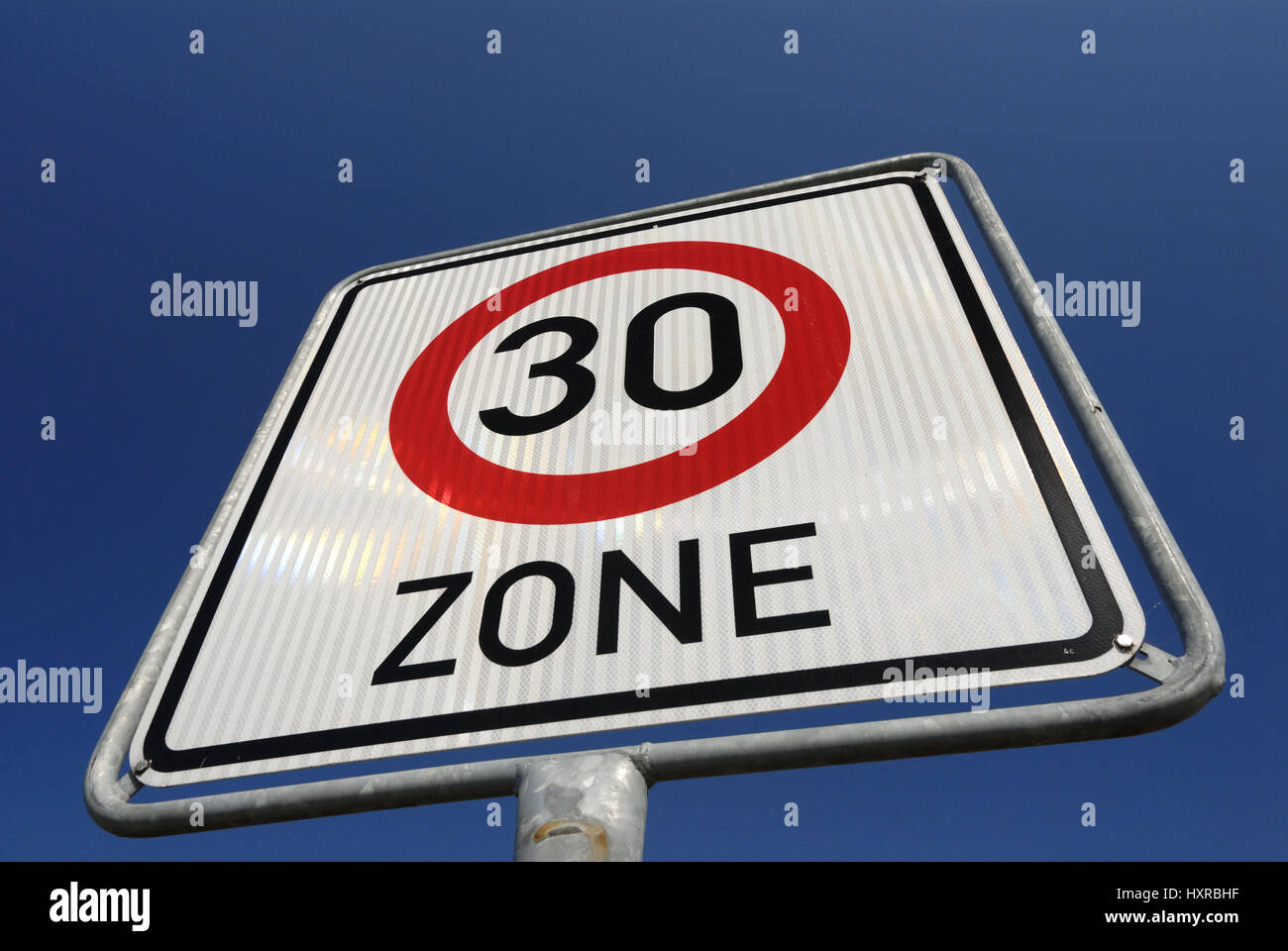 30 zonen schild hi-res stock photography and images - Alamy