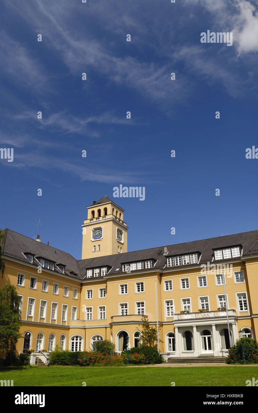Gelbes rathaus hi-res stock photography and images - Alamy