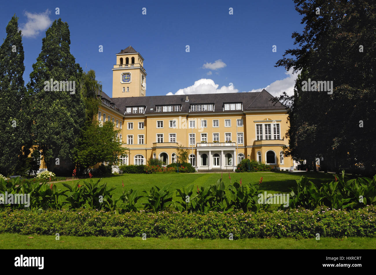 Gelbes rathaus hi-res stock photography and images - Alamy