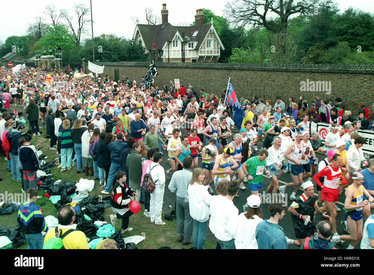 London marathon start hi-res stock photography and images - Alamy