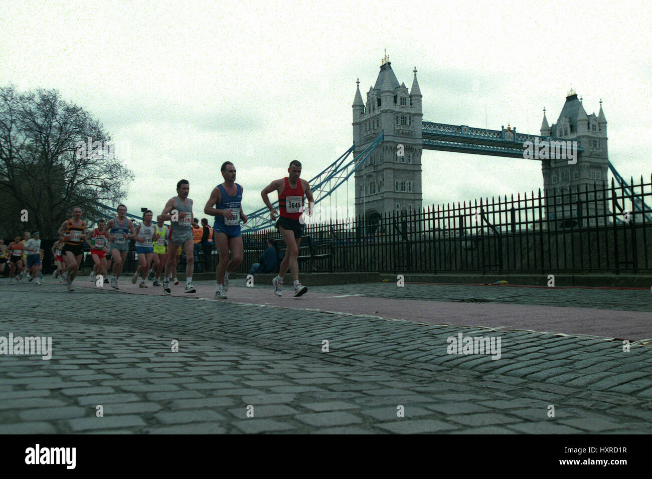 LONDON MARATHON 1993 WITH TOWER BRIDGE BEHIND 26 January 1994 Stock ...