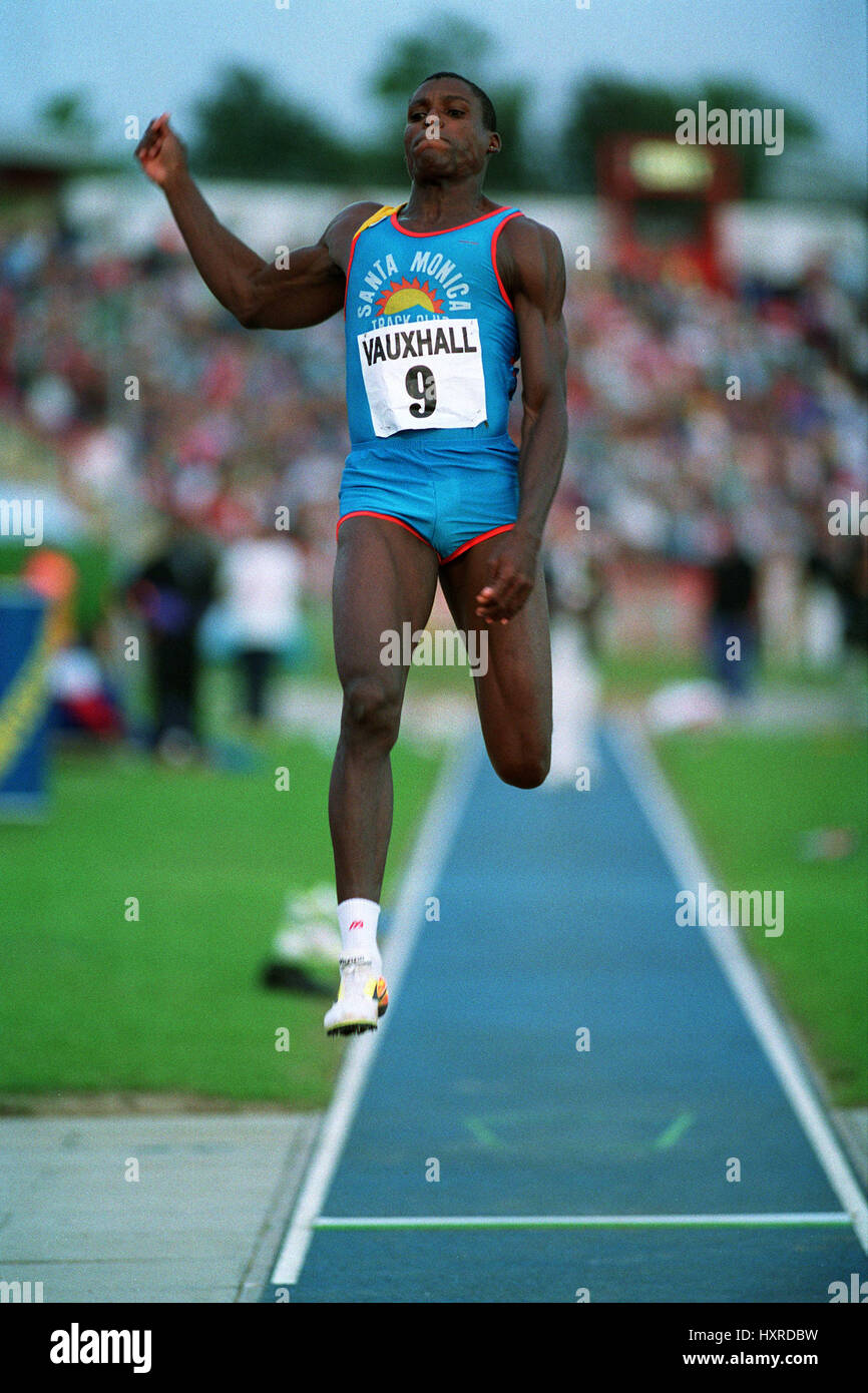 CARL LEWIS LONG JUMP 18 July 1992 Stock Photo - Alamy