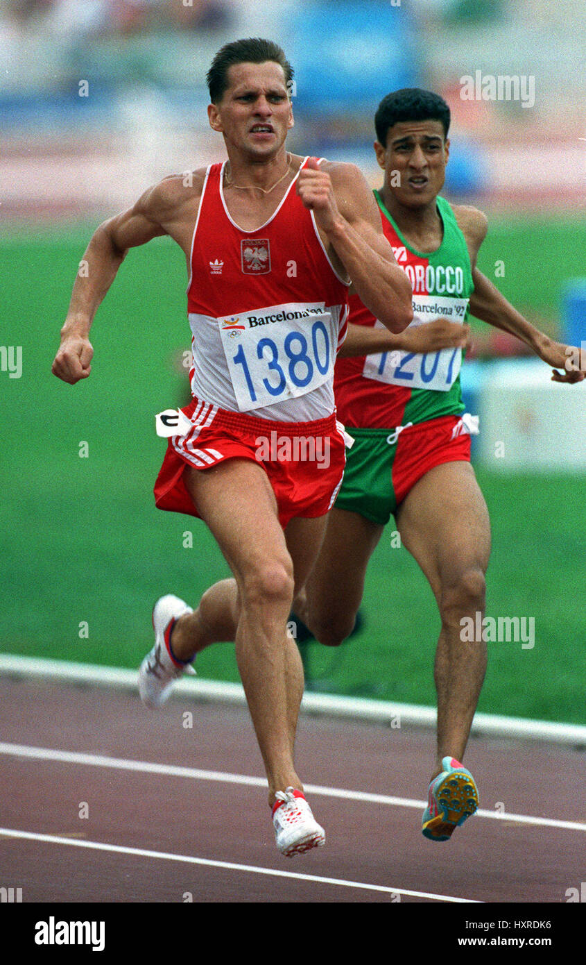 PIOTR PIEKARSKI 800 METRES 11 December 1992 Stock Photo - Alamy