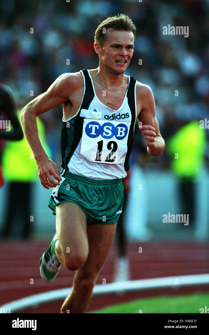 GARY STAINES 5000 METRES 18 January 1994 Stock Photo - Alamy