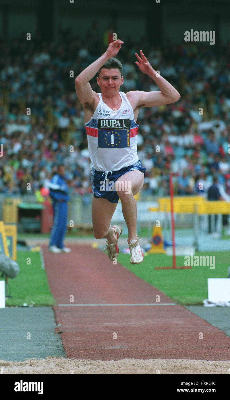 JONATHAN EDWARDS TRIPLE JUMP 27 June 1994 Stock Photo - Alamy