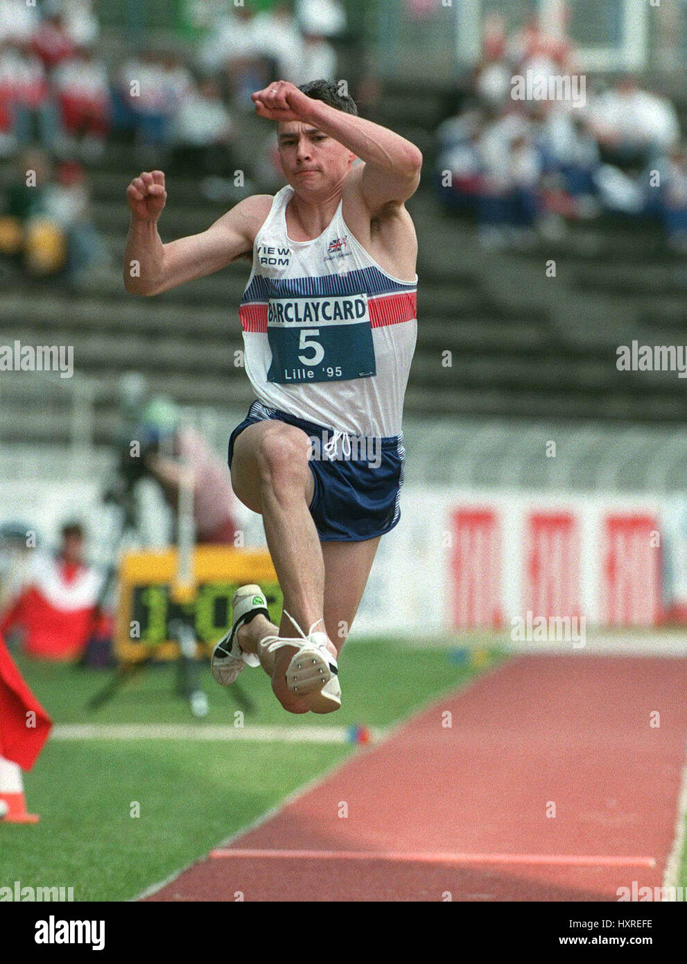 JONATHAN EDWARDS TRIPLE JUMP 27 June 1995 Stock Photo - Alamy