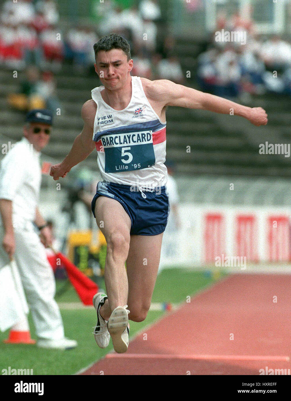 JONATHAN EDWARDS TRIPLE JUMP 27 June 1995 Stock Photo - Alamy