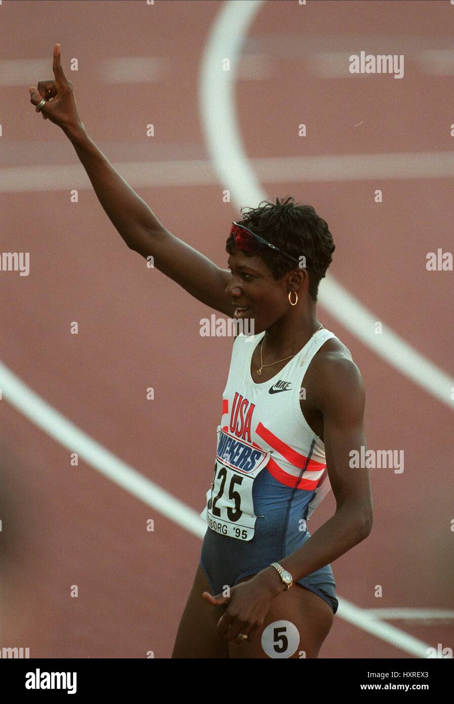 KIM BATTEN 400 METRE HURDLES WORLD CHAMPS 01 September 1995 Stock Photo ...