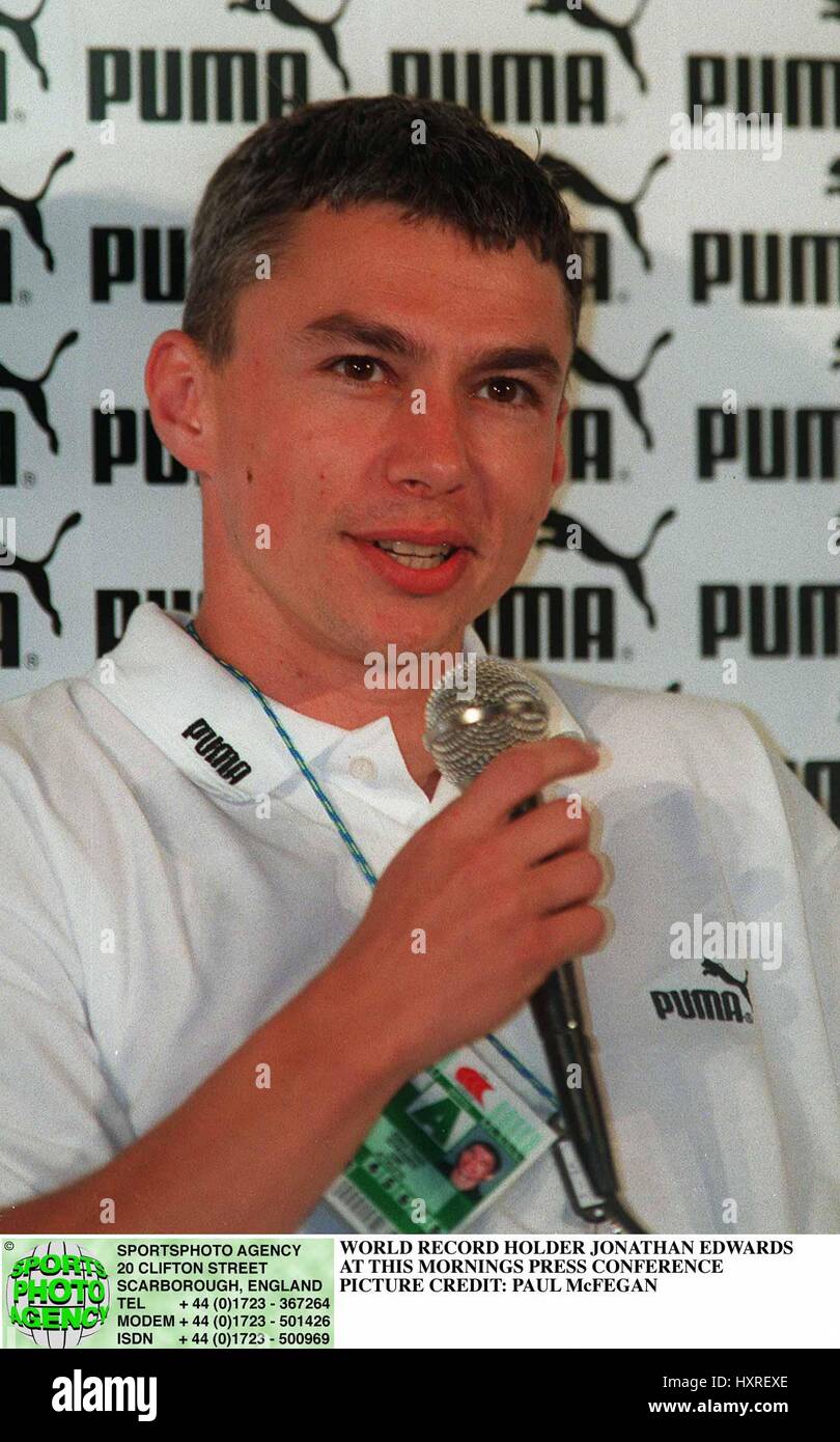 JONATHAN EDWARDS TRIPLE JUMP 06 February 1996 Stock Photo - Alamy