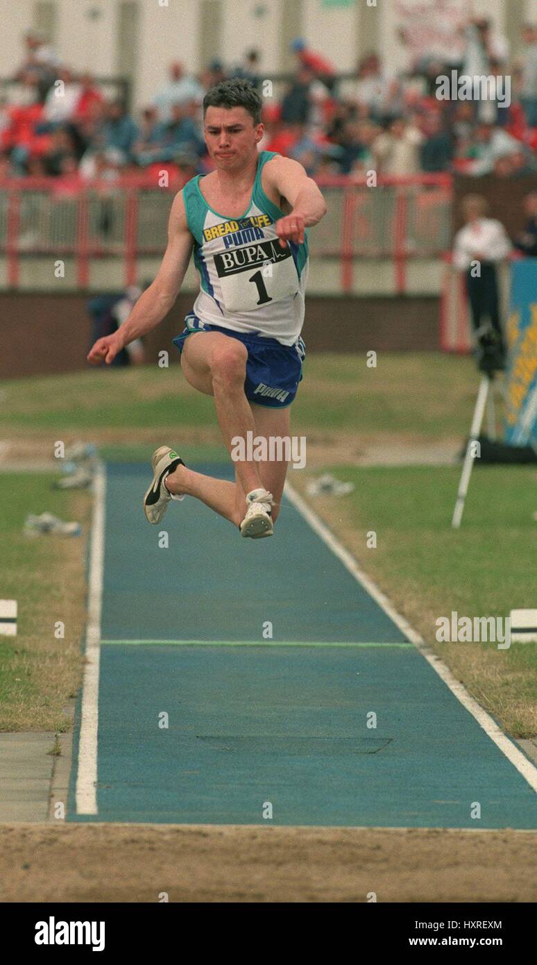JONATHAN EDWARDS TRIPLE JUMP 01 September 1995 Stock Photo - Alamy