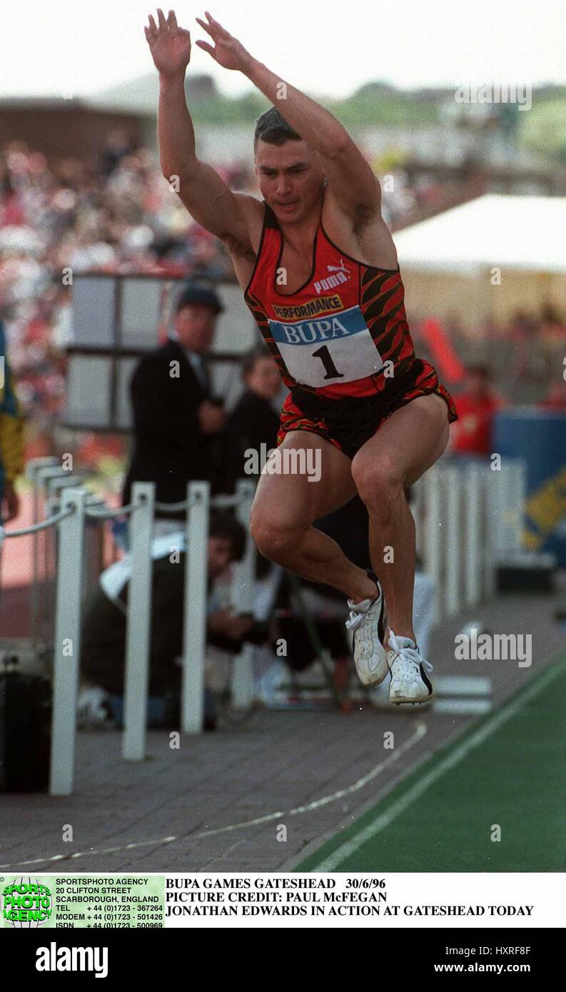 JONATHAN EDWARDS TRIPLE JUMP 02 July 1996 Stock Photo - Alamy