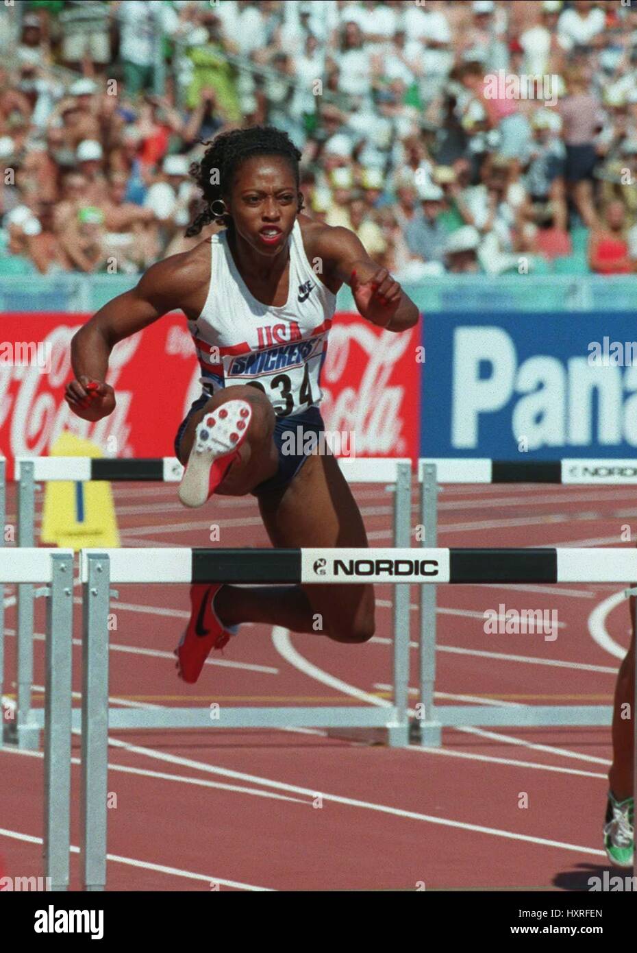 GAIL DEVERS 100 METRE HURDLES WORLD CHAMPS 01 August 1995 Stock Photo ...