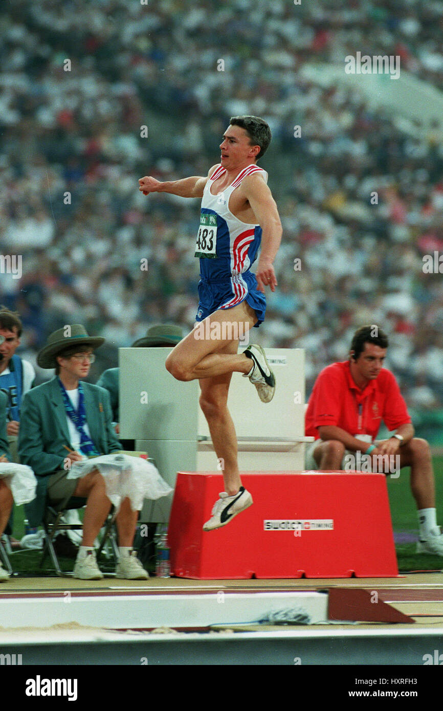 JONATHAN EDWARDS TRIPLE JUMP ATLANTA 1996 01 August 1996 Stock Photo ...