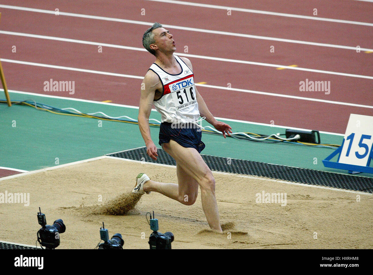 Jonathan edwards triple jump world hi-res stock photography and images ...