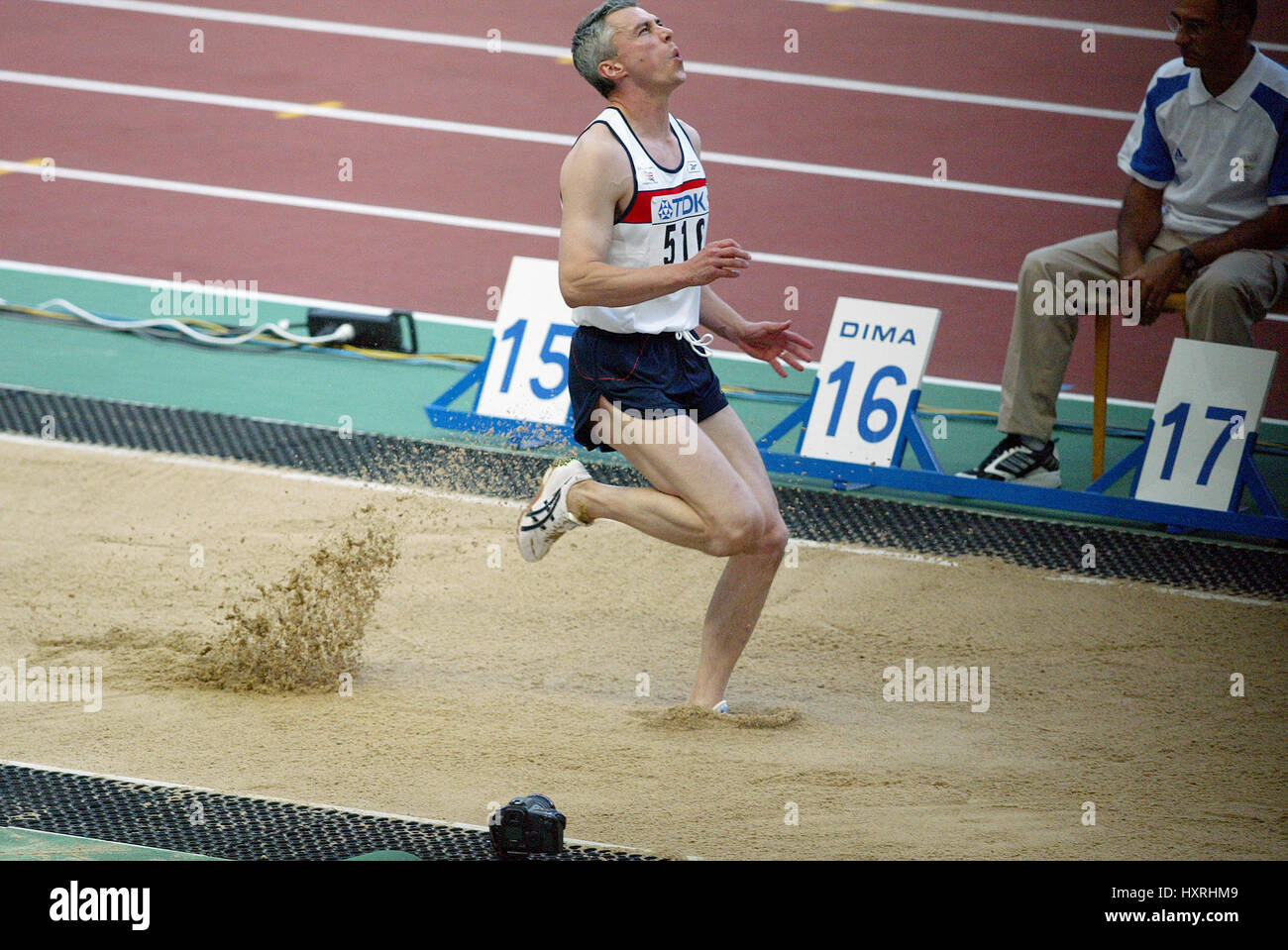 JONATHAN EDWARDS TRIPLE JUMP STADE DE FRANCE ST DENIS PARIS FRANCE 25 ...