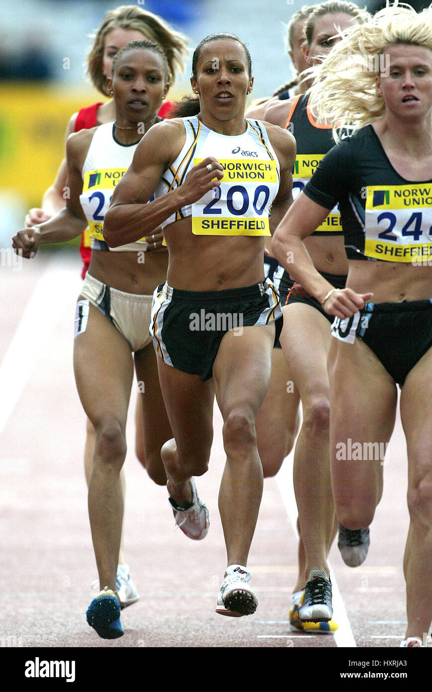 KELLY HOLMES 800 METRES DON VALLEY STADIUM SHEFFIELD 30 June 2002 Stock ...