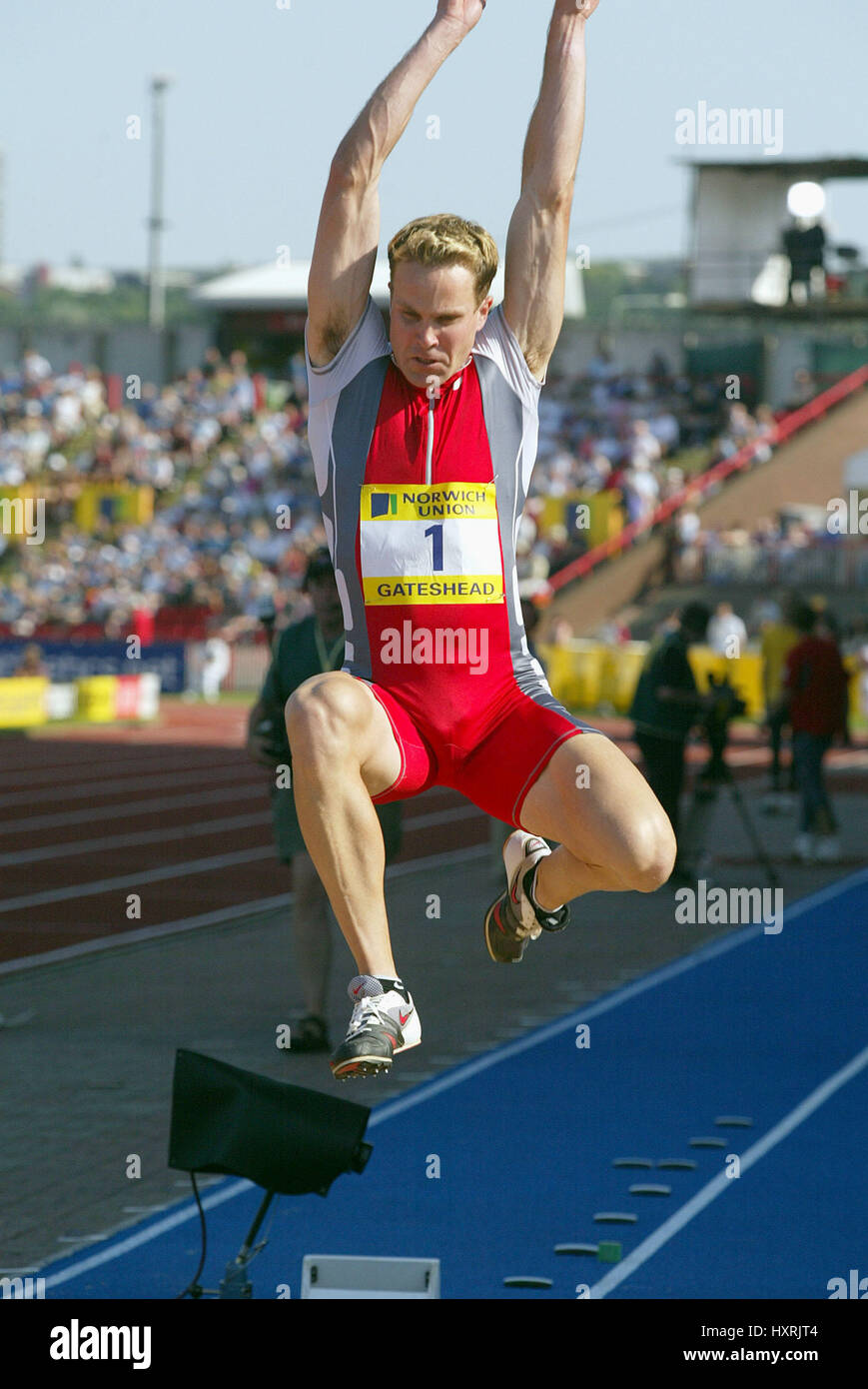PETER BURGE LONG JUMP GATESHEAD ENGLAND 13 July 2003 Stock Photo - Alamy